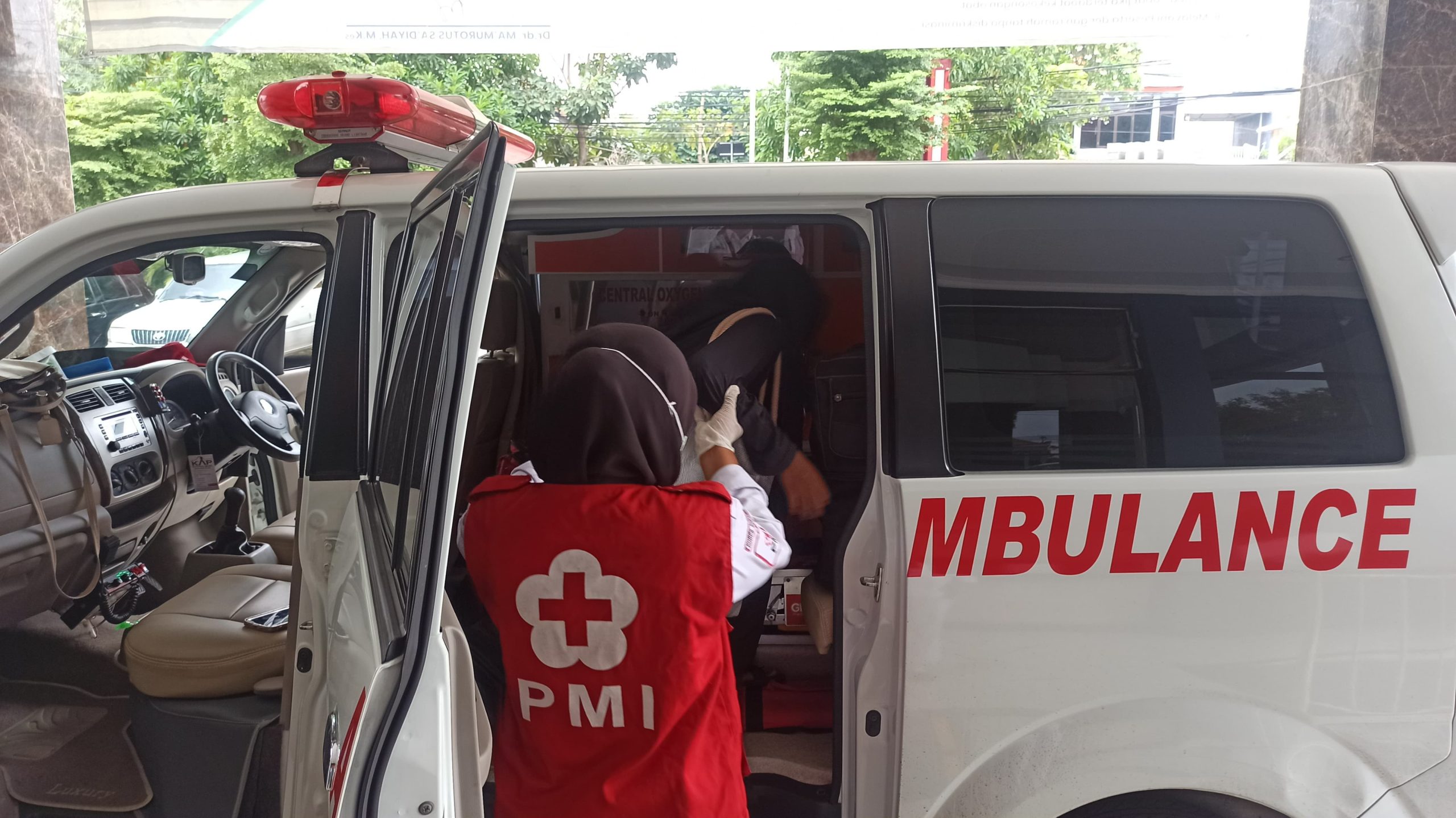 PMI Kabupaten Jombang Lakukan Mobilisasi Pasien dari RSUD ke Kediaman ...