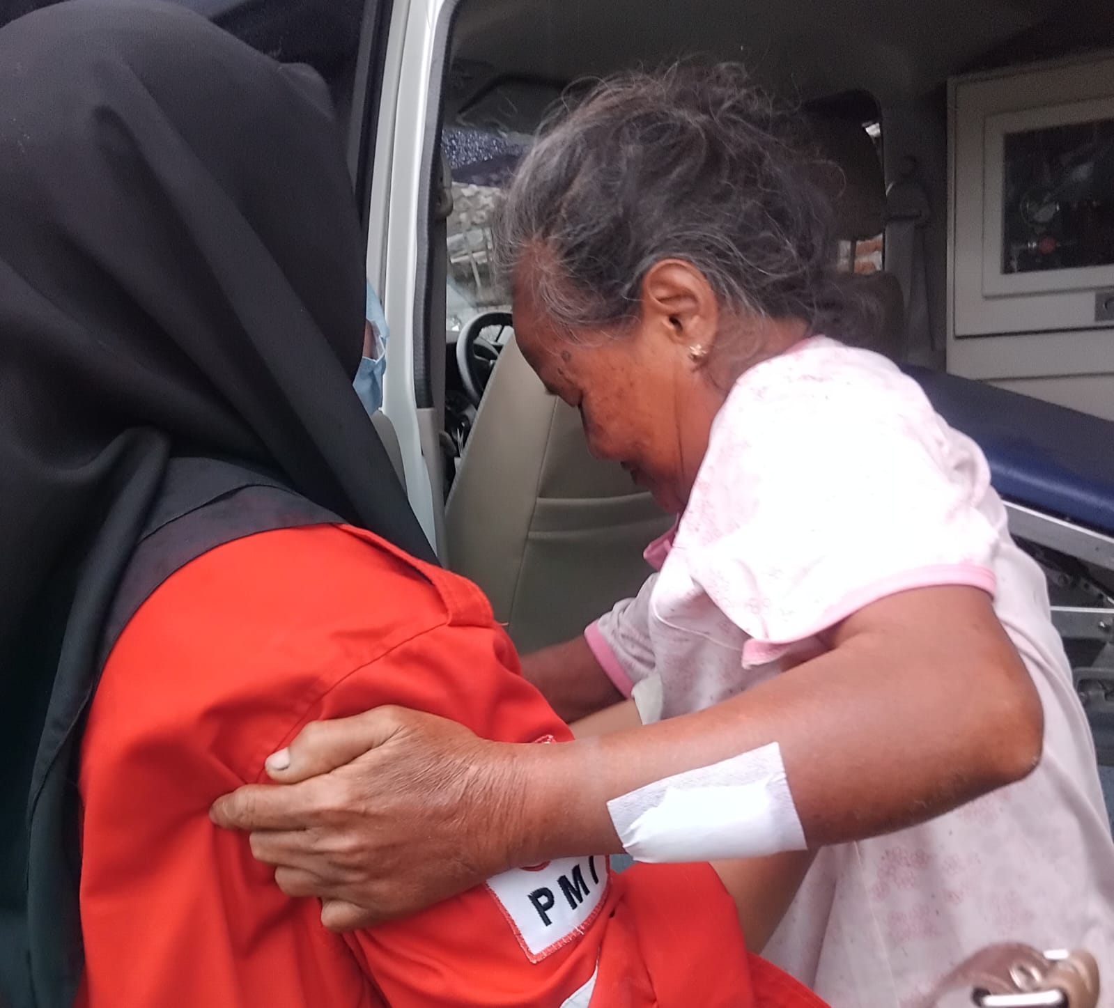 PMI Kabupaten Jombang Mobilisasi Pasien dari RSUD Jombang ke Kediaman ...